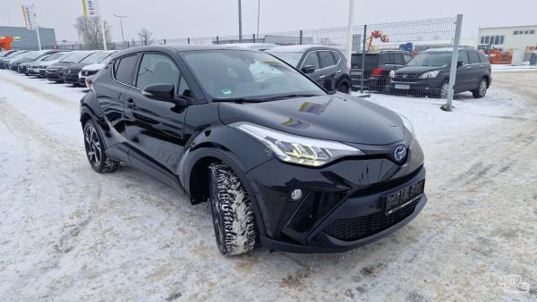 Black Toyota C-HR 2022 in Marijampole, with an engine capacity of 2.00 L and mileage of 60 thousand km for 21990 €, photo 4 on AUTOMOTO.COM.LV