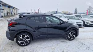 Melns Toyota C-HR 2022 Marijampole, ar dzinēja tilpumu 2.00 L un nobraukumu 60 tūkst. km par 21990 €, foto 5 vietnē AUTOMOTO.COM.LV