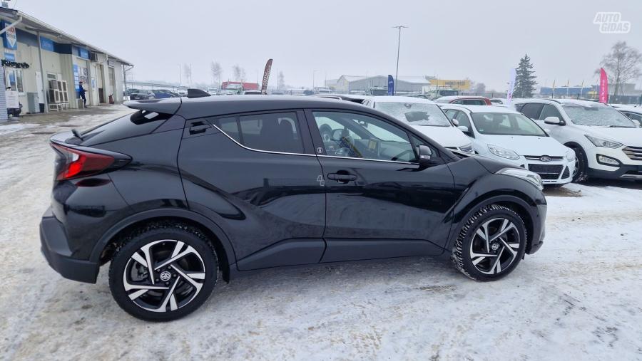 Melns Toyota C-HR 2022 Marijampole, ar dzinēja tilpumu 2.00 L un nobraukumu 60 tūkst. km par 21990 €, foto 5 vietnē AUTOMOTO.COM.LV