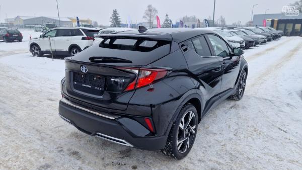 Black Toyota C-HR 2022 in Marijampole, with an engine capacity of 2.00 L and mileage of 60 thousand km for 21990 €, photo 6 on AUTOMOTO.COM.LV