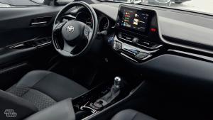 Melns Toyota C-HR 2022 Marijampole, ar dzinēja tilpumu 2.00 L un nobraukumu 60 tūkst. km par 21990 €, foto 17 vietnē AUTOMOTO.COM.LV