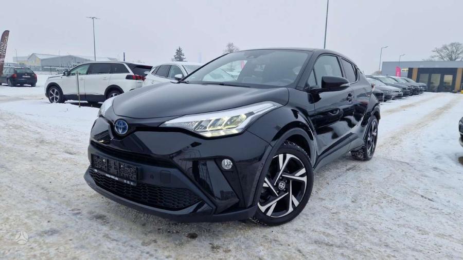 Black Toyota C-HR 2022 in Marijampole, with an engine capacity of 1.99 L and mileage of 60 thousand km for 21990 €, photo 2 on AUTOMOTO.COM.LV