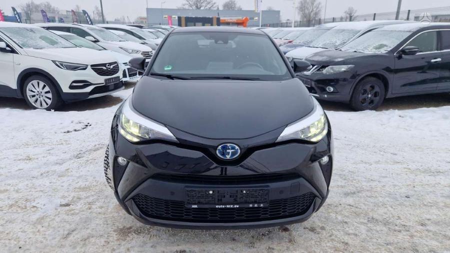 Black Toyota C-HR 2022 in Marijampole, with an engine capacity of 1.99 L and mileage of 60 thousand km for 21990 €, photo 3 on AUTOMOTO.COM.LV