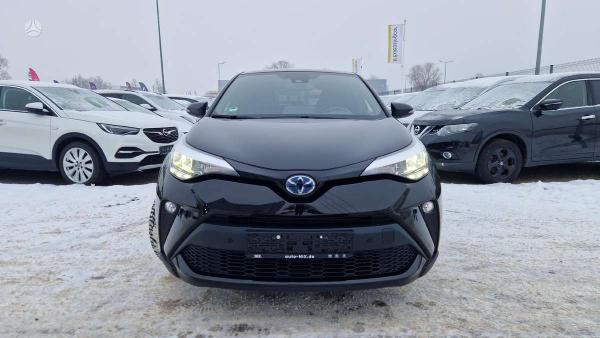 Black Toyota C-HR 2022 in Marijampole, with an engine capacity of 1.99 L and mileage of 60 thousand km for 21990 €, photo 4 on AUTOMOTO.COM.LV