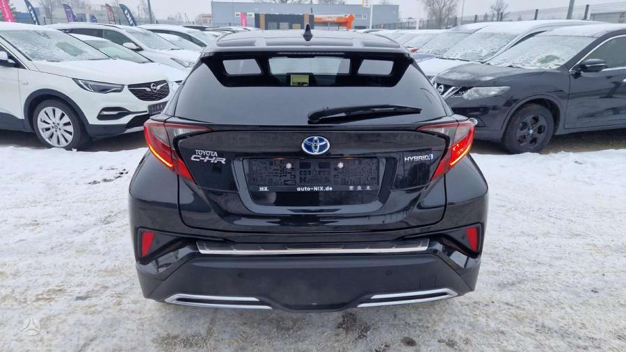 Black Toyota C-HR 2022 in Marijampole, with an engine capacity of 1.99 L and mileage of 60 thousand km for 21990 €, photo 8 on AUTOMOTO.COM.LV