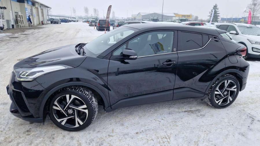 Black Toyota C-HR 2022 in Marijampole, with an engine capacity of 1.99 L and mileage of 60 thousand km for 21990 €, photo 10 on AUTOMOTO.COM.LV