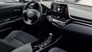 Black Toyota C-HR 2022 in Marijampole, with an engine capacity of 1.99 L and mileage of 60 thousand km for 21990 €, photo 13 on AUTOMOTO.COM.LV