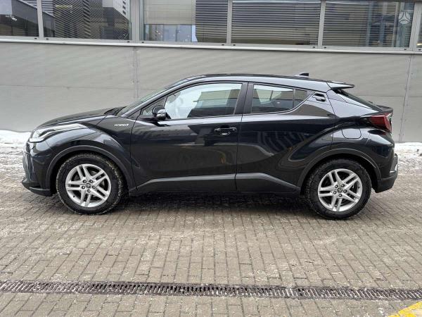 Black Toyota C-HR 2022 in Vilnius, with an engine capacity of 1.80 L and mileage of 149 thousand km for 18400 €, photo 2 on AUTOMOTO.COM.LV