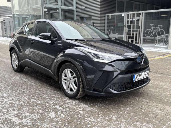 Black Toyota C-HR 2022 in Vilnius, with an engine capacity of 1.80 L and mileage of 149 thousand km for 18400 €, photo 6 on AUTOMOTO.COM.LV