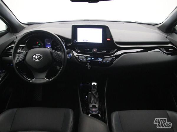 Black Toyota C-HR 2022 in Vilnius, with an engine capacity of 2.00 L and mileage of 148 thousand km for 20699 €, photo 2 on AUTOMOTO.COM.LV