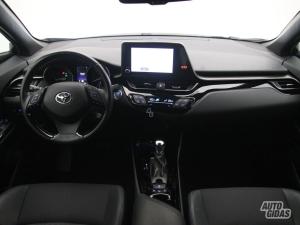 Black Toyota C-HR 2022 in Vilnius, with an engine capacity of 2.00 L and mileage of 148 thousand km for 20699 €, photo 2 on AUTOMOTO.COM.LV