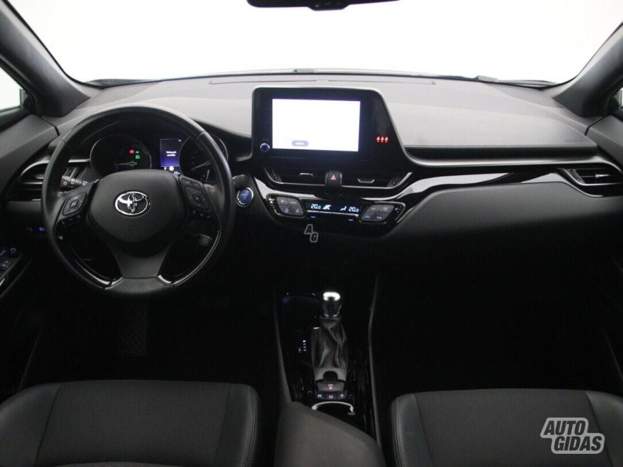 Black Toyota C-HR 2022 in Vilnius, with an engine capacity of 2.00 L and mileage of 148 thousand km for 20699 €, photo 2 on AUTOMOTO.COM.LV
