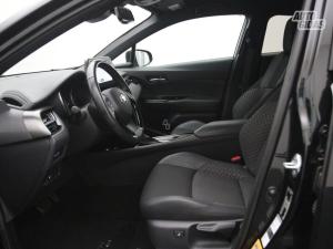 Black Toyota C-HR 2022 in Vilnius, with an engine capacity of 2.00 L and mileage of 148 thousand km for 20699 €, photo 4 on AUTOMOTO.COM.LV