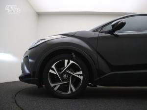 Black Toyota C-HR 2022 in Vilnius, with an engine capacity of 2.00 L and mileage of 148 thousand km for 20699 €, photo 28 on AUTOMOTO.COM.LV