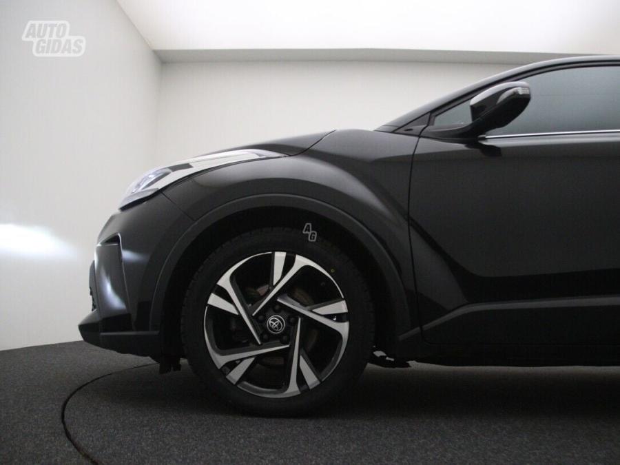 Black Toyota C-HR 2022 in Vilnius, with an engine capacity of 2.00 L and mileage of 148 thousand km for 20699 €, photo 28 on AUTOMOTO.COM.LV
