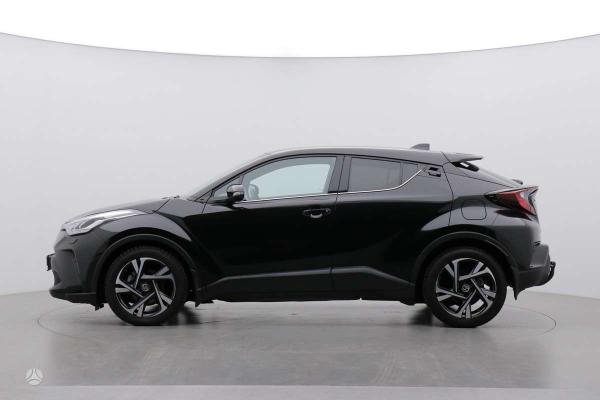 Black Toyota C-HR 2022 in Vilnius, with an engine capacity of 1.80 L and mileage of 49 thousand km for 22500 €, photo 4 on AUTOMOTO.COM.LV