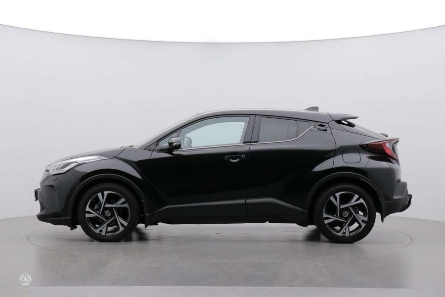 Black Toyota C-HR 2022 in Vilnius, with an engine capacity of 1.80 L and mileage of 49 thousand km for 22500 €, photo 4 on AUTOMOTO.COM.LV