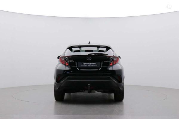 Black Toyota C-HR 2022 in Vilnius, with an engine capacity of 1.80 L and mileage of 49 thousand km for 22500 €, photo 5 on AUTOMOTO.COM.LV