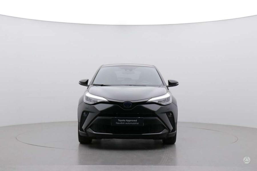 Black Toyota C-HR 2022 in Vilnius, with an engine capacity of 1.80 L and mileage of 49 thousand km for 22500 €, photo 6 on AUTOMOTO.COM.LV