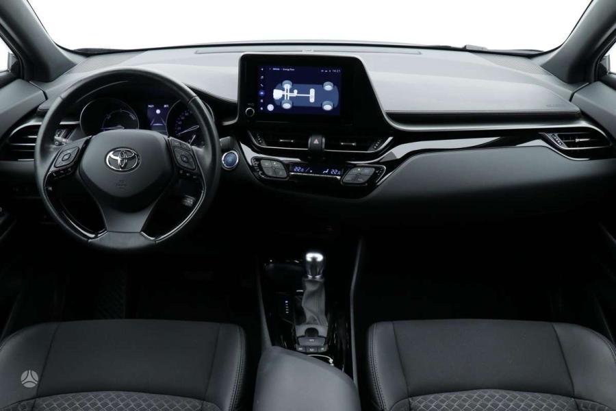 Black Toyota C-HR 2022 in Vilnius, with an engine capacity of 1.80 L and mileage of 49 thousand km for 22500 €, photo 7 on AUTOMOTO.COM.LV