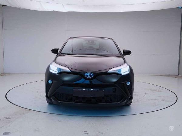 Melns Toyota C-HR 2022 Viļņa, ar dzinēja tilpumu 1.80 L un nobraukumu 118 tūkst. km par 20990 €, foto 2 vietnē AUTOMOTO.COM.LV
