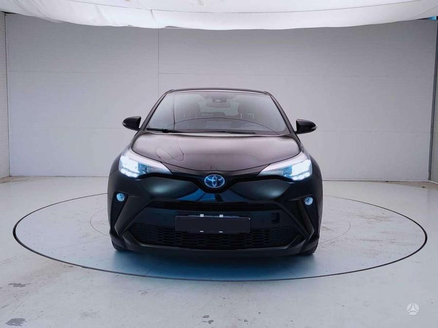 Черный Тойота C-HR 2022 в Вильнюс, объемом двигателя 1.80 л и пробегом 118 тыс. км за 20990 €, фото 2 на AUTOMOTO.COM.LV