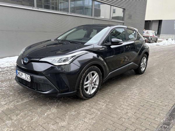 Black Toyota C-HR 2022 in Vilnius, with an engine capacity of 1.80 L and mileage of 149 thousand km for 17900 €, photo 1 on AUTOMOTO.COM.LV