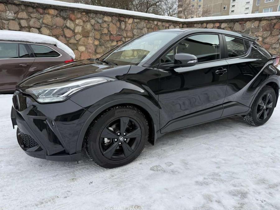 Черный Тойота C-HR 2022 в Вильнюс, объемом двигателя 1.80 л и пробегом 27 тыс. км за 20950 €, фото 2 на AUTOMOTO.COM.LV
