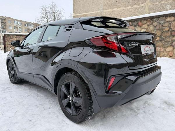 Melns Toyota C-HR 2022 Viļņa, ar dzinēja tilpumu 1.80 L un nobraukumu 27 tūkst. km par 20950 €, foto 5 vietnē AUTOMOTO.COM.LV