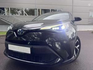 Black Toyota C-HR 2022 in Alytus, with an engine capacity of 1.80 L and mileage of 180 thousand km for 18600 €, photo  on AUTOMOTO.COM.LV