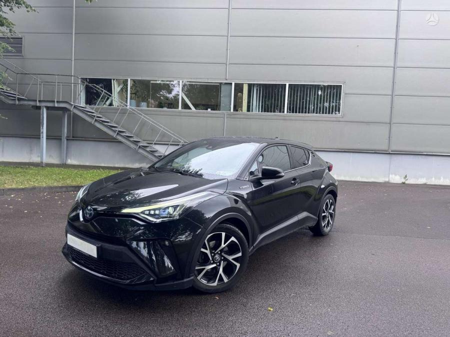 Black Toyota C-HR 2022 in Alytus, with an engine capacity of 1.80 L and mileage of 180 thousand km for 18600 €, photo 6 on AUTOMOTO.COM.LV
