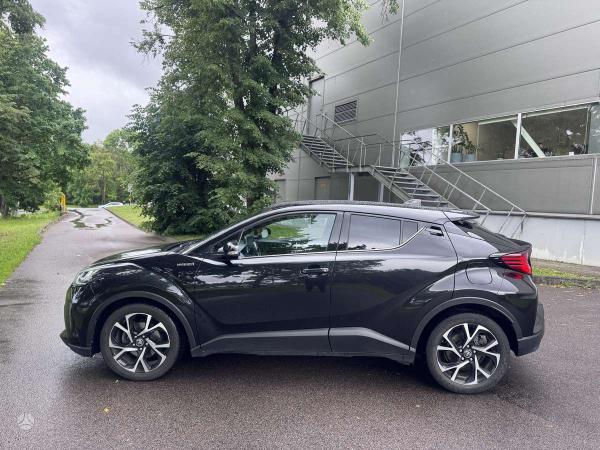 Черный Тойота C-HR 2022 в Алитус, объемом двигателя 1.80 л и пробегом 180 тыс. км за 18600 €, фото 7 на AUTOMOTO.COM.LV