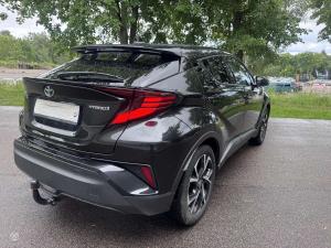 Black Toyota C-HR 2022 in Alytus, with an engine capacity of 1.80 L and mileage of 180 thousand km for 18600 €, photo 9 on AUTOMOTO.COM.LV