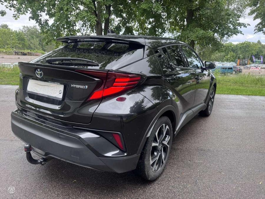 Black Toyota C-HR 2022 in Alytus, with an engine capacity of 1.80 L and mileage of 180 thousand km for 18600 €, photo 9 on AUTOMOTO.COM.LV