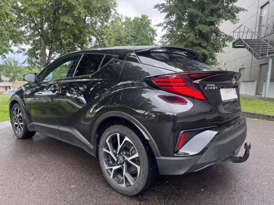 Black Toyota C-HR 2022 in Alytus, with an engine capacity of 1.80 L and mileage of 180 thousand km for 18600 €, photo 12 on AUTOMOTO.COM.LV