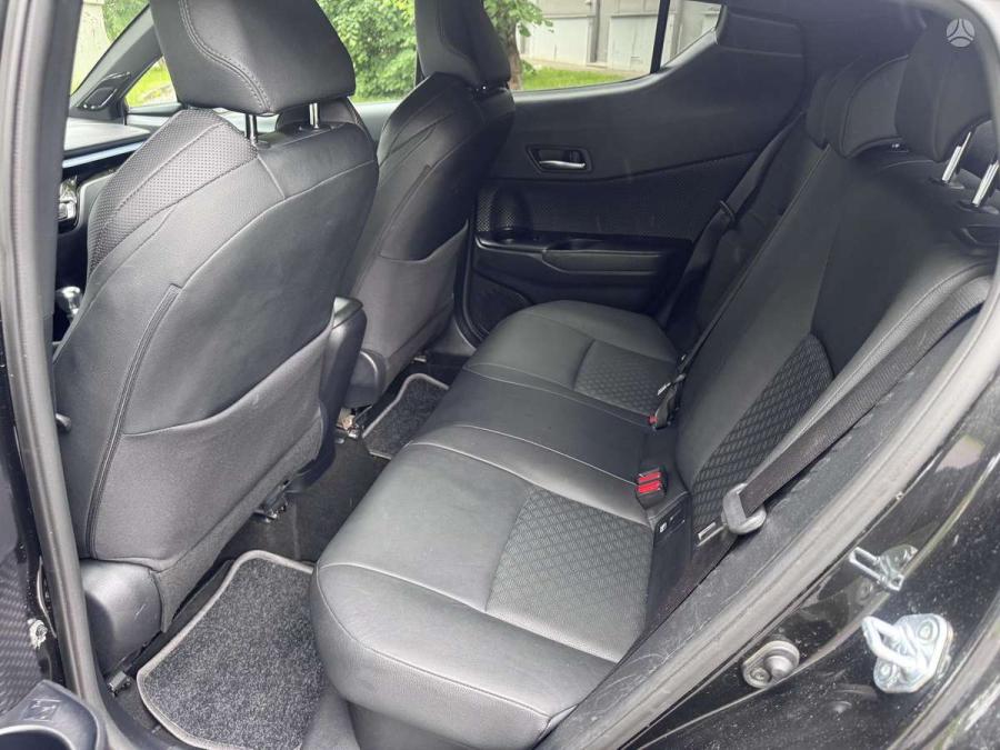 Black Toyota C-HR 2022 in Alytus, with an engine capacity of 1.80 L and mileage of 180 thousand km for 18600 €, photo 17 on AUTOMOTO.COM.LV