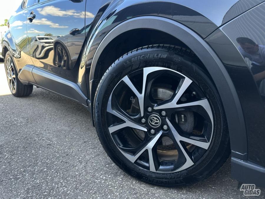 Черный Тойота C-HR 2022 в Каунас, объемом двигателя 2.00 л и пробегом 79 тыс. км за 24771 €, фото 33 на AUTOMOTO.COM.LV