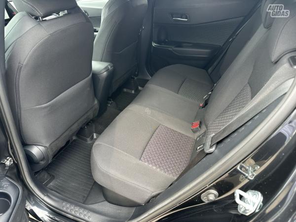Black Toyota C-HR 2022 in Kaunas, with an engine capacity of 2.00 L and mileage of 123 thousand km for 24271 €, photo 10 on AUTOMOTO.COM.LV
