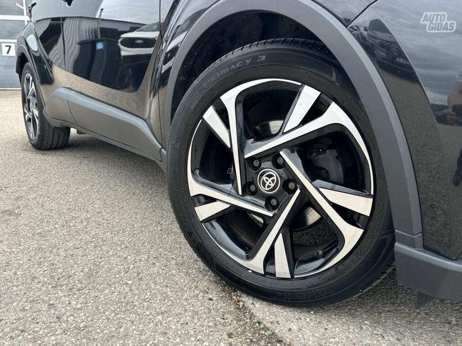 Black Toyota C-HR 2022 in Kaunas, with an engine capacity of 2.00 L and mileage of 123 thousand km for 24271 €, photo 29 on AUTOMOTO.COM.LV