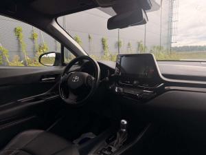 Черный Тойота C-HR 2022 в Вильнюс, объемом двигателя 1.80 л и пробегом 108 тыс. км за 19200 €, фото 19 на AUTOMOTO.COM.LV