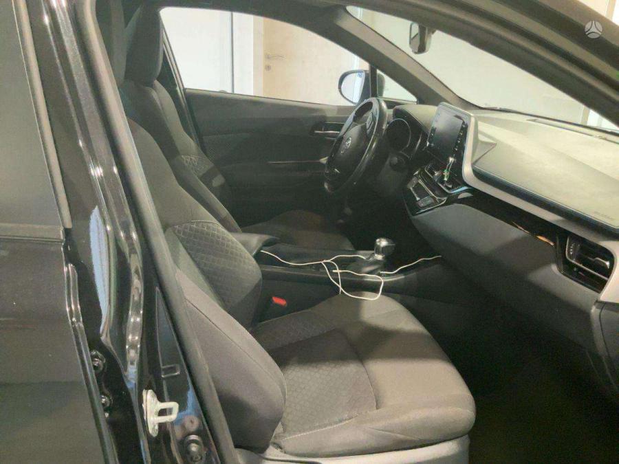 Melns Toyota C-HR 2022 Kauņa, ar dzinēja tilpumu 1.80 L un nobraukumu 70 tūkst. km par 21900 €, foto 10 vietnē AUTOMOTO.COM.LV