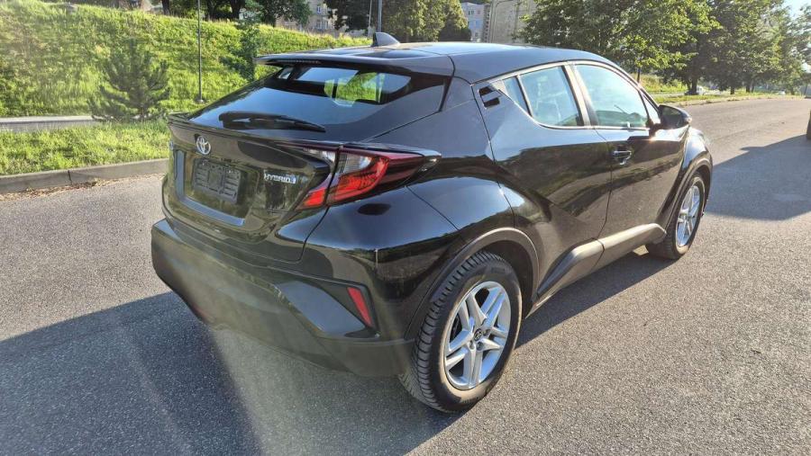Black Toyota C-HR 2022 in Vilnius, with an engine capacity of 1.80 L and mileage of 188 thousand km for 15200 €, photo 5 on AUTOMOTO.COM.LV