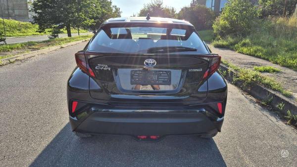 Melns Toyota C-HR 2022 Viļņa, ar dzinēja tilpumu 1.80 L un nobraukumu 188 tūkst. km par 15200 €, foto 5 vietnē AUTOMOTO.COM.LV