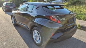 Black Toyota C-HR 2022 in Vilnius, with an engine capacity of 1.80 L and mileage of 188 thousand km for 15200 €, photo 7 on AUTOMOTO.COM.LV