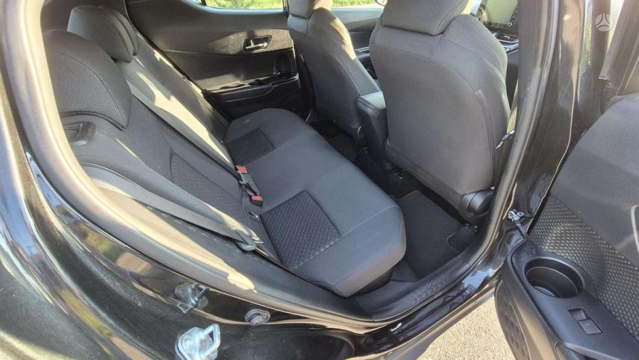 Black Toyota C-HR 2022 in Vilnius, with an engine capacity of 1.80 L and mileage of 188 thousand km for 15200 €, photo 12 on AUTOMOTO.COM.LV