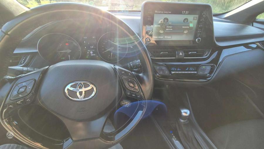 Black Toyota C-HR 2022 in Vilnius, with an engine capacity of 1.80 L and mileage of 188 thousand km for 15200 €, photo 14 on AUTOMOTO.COM.LV