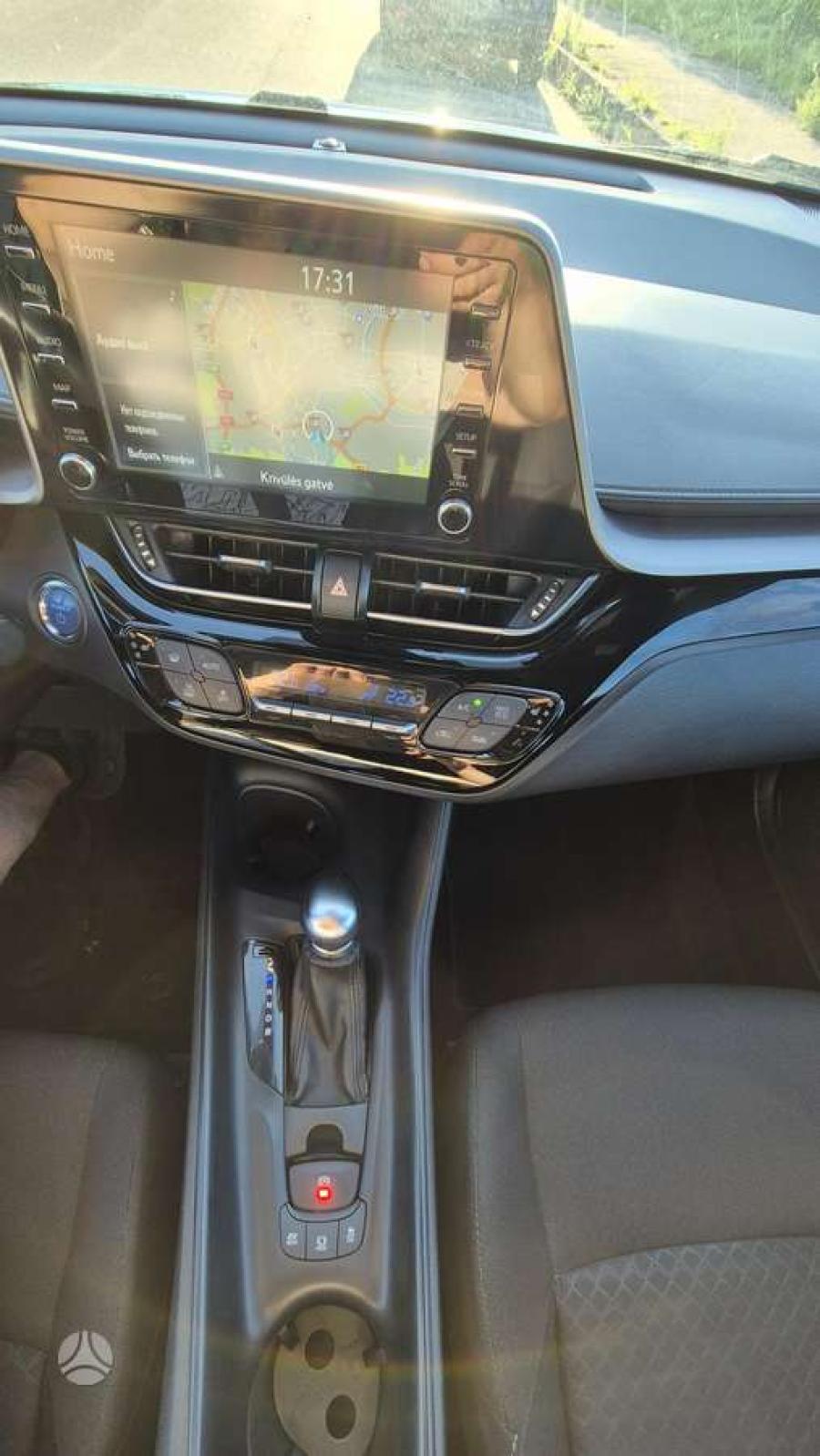 Black Toyota C-HR 2022 in Vilnius, with an engine capacity of 1.80 L and mileage of 188 thousand km for 15200 €, photo 17 on AUTOMOTO.COM.LV