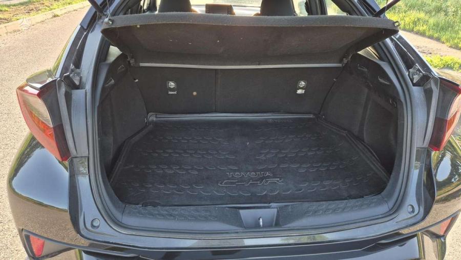 Black Toyota C-HR 2022 in Vilnius, with an engine capacity of 1.80 L and mileage of 188 thousand km for 15200 €, photo 19 on AUTOMOTO.COM.LV