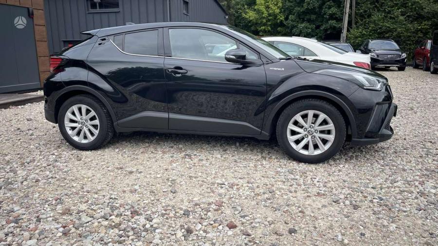 Черный Тойота C-HR 2022 в Каунас, объемом двигателя 1.80 л и пробегом 112 тыс. км за 21300 €, фото 3 на AUTOMOTO.COM.LV