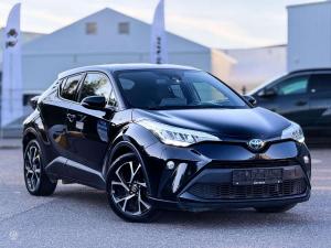 Black Toyota C-HR 2022 in Vilnius, with an engine capacity of 1.80 L and mileage of 117 thousand km for 20500 €, photo  on AUTOMOTO.COM.LV